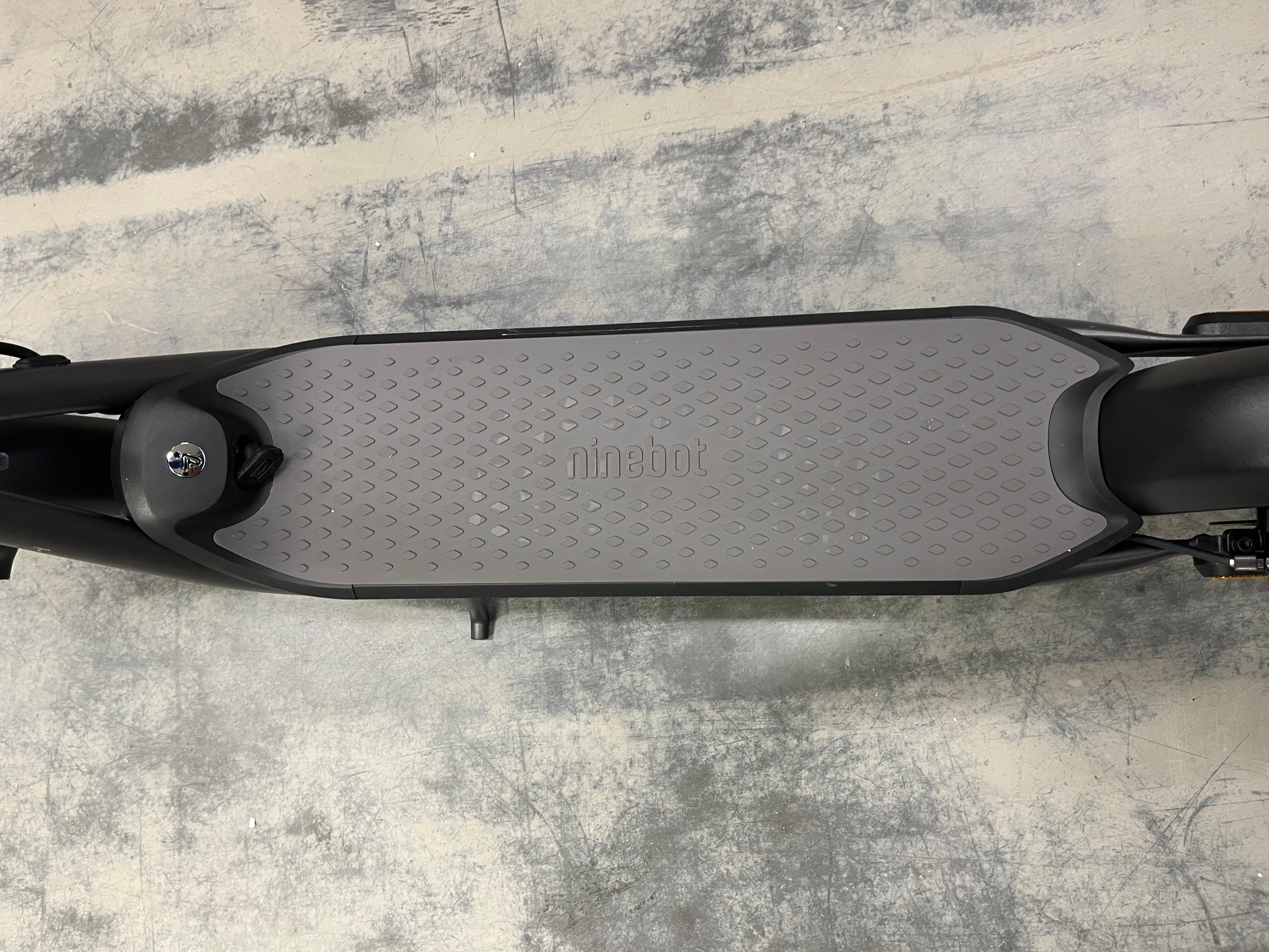 Ninebot F25E test TV Bright